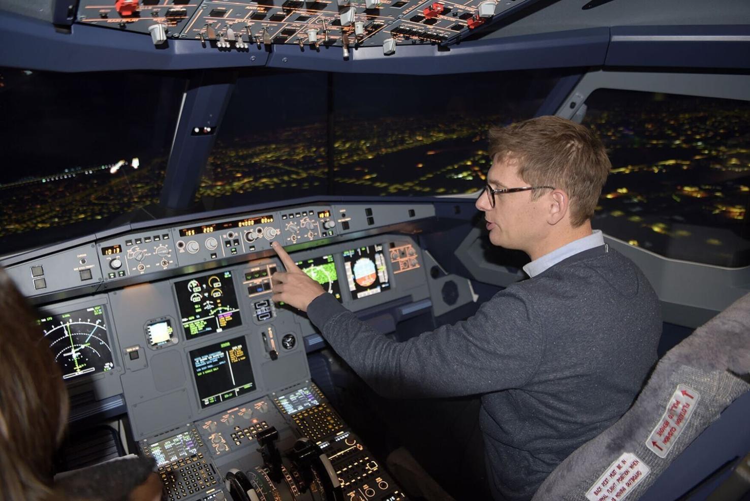 New flight simulator experience takes flight in Toronto