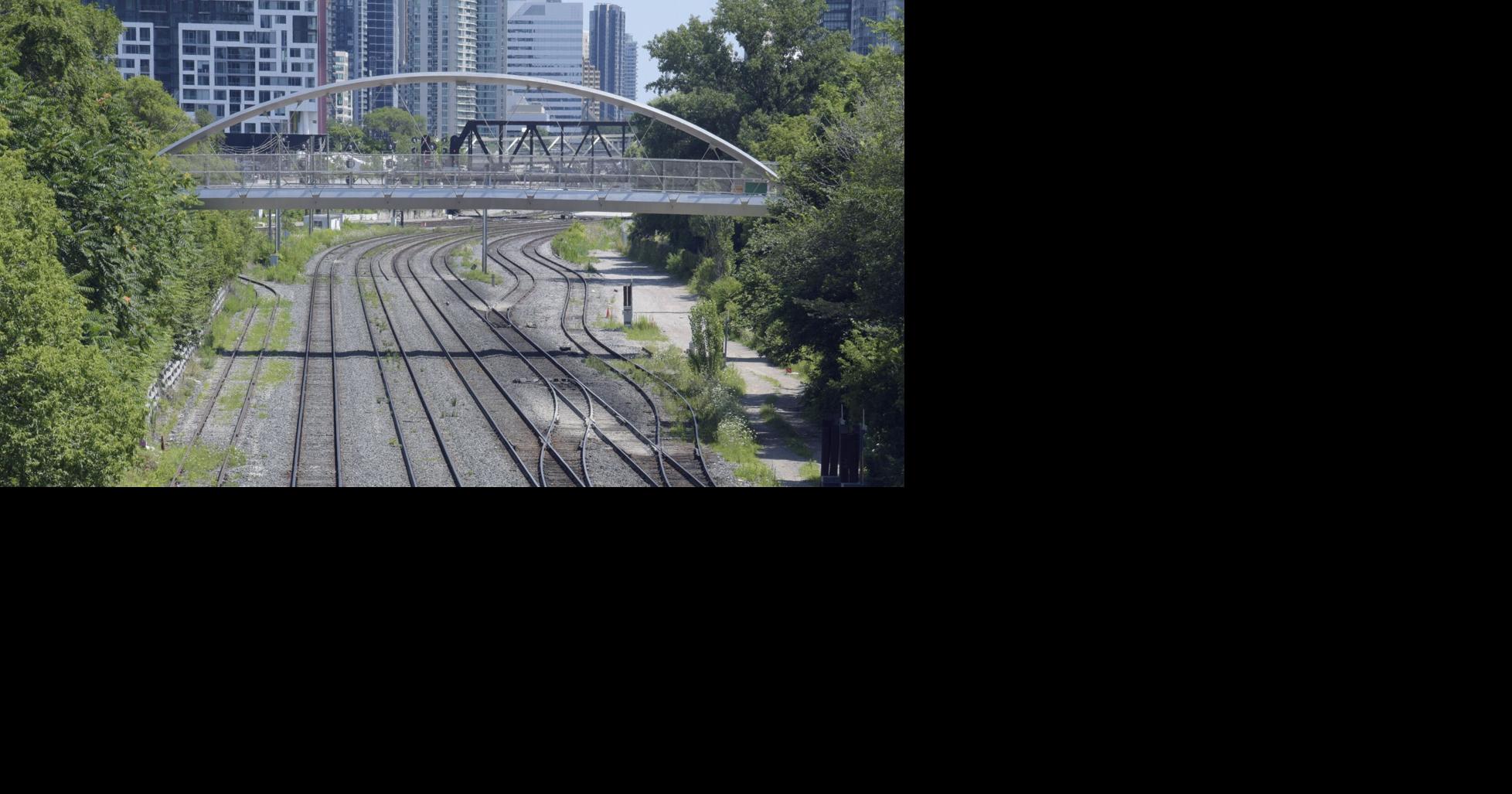 Garrison Crossing pedestrian bridge nears completion | News | toronto.com