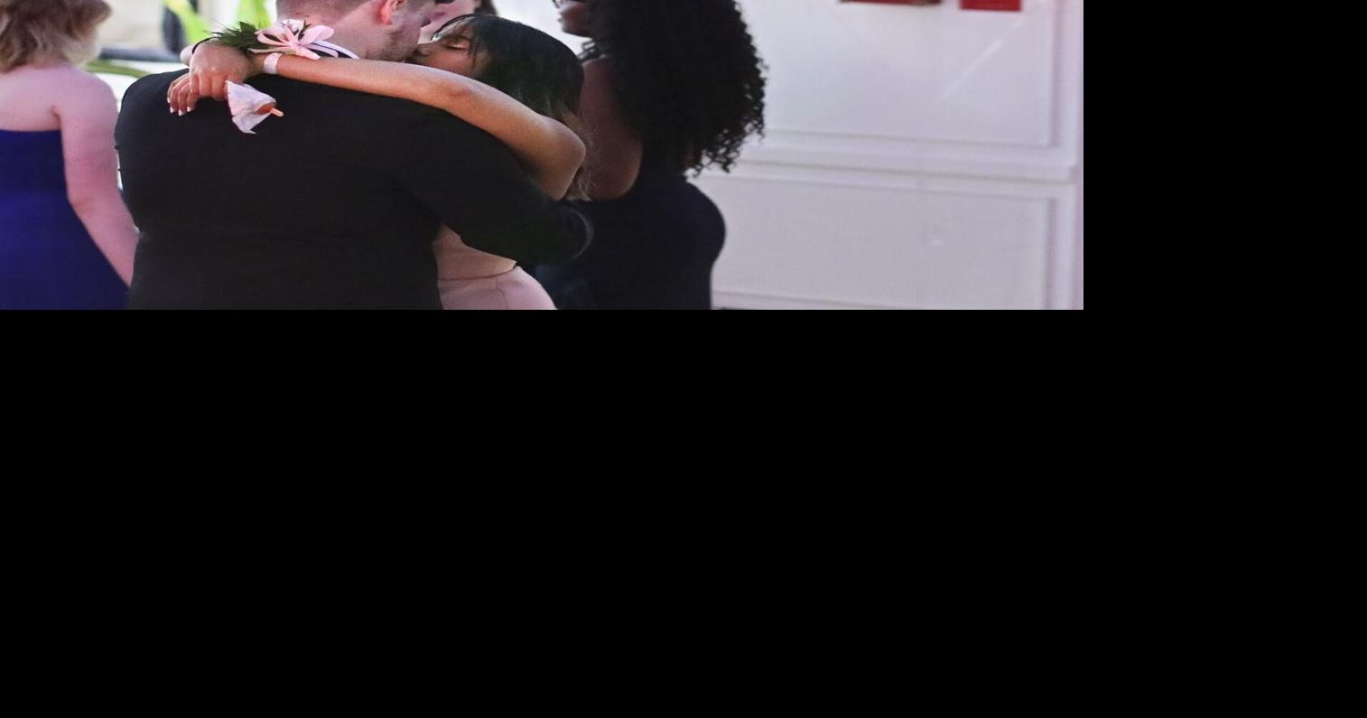 Canadian high school students band together to host prom online