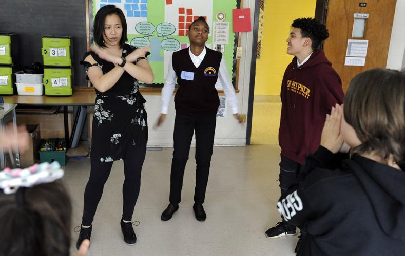 PHOTO SHOOTS: Ben Heppner gives students something to sing about