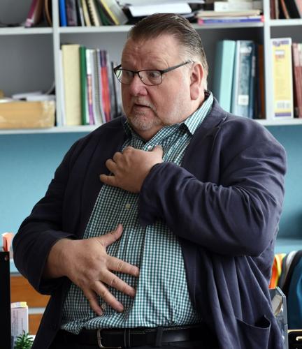 PHOTO SHOOTS: Ben Heppner gives students something to sing about