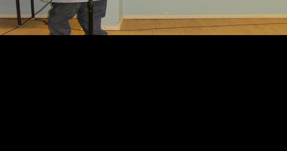 Motivational speaker Farley Flex tells Ebony Toastmasters members to ...