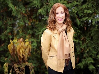 I’m lonely and can’t seem to get male attention: Ask Ellie