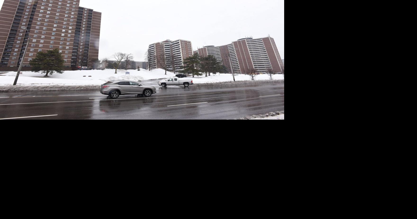 Richview highrise residents fight proposed driveway closure