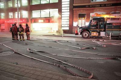 Hydro vault fire shuts down TTC's downtown streetcar and subway service ...
