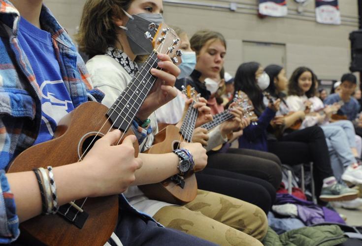 500 students play ukulele at Toronto school