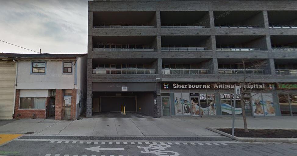 Man stuck between two buildings for hours in Toronto’s Moss Park area