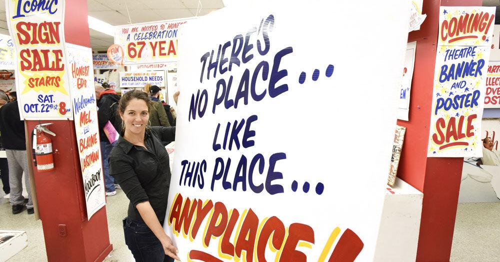 Toronto's Honest Ed's holding final sale of its iconic signs