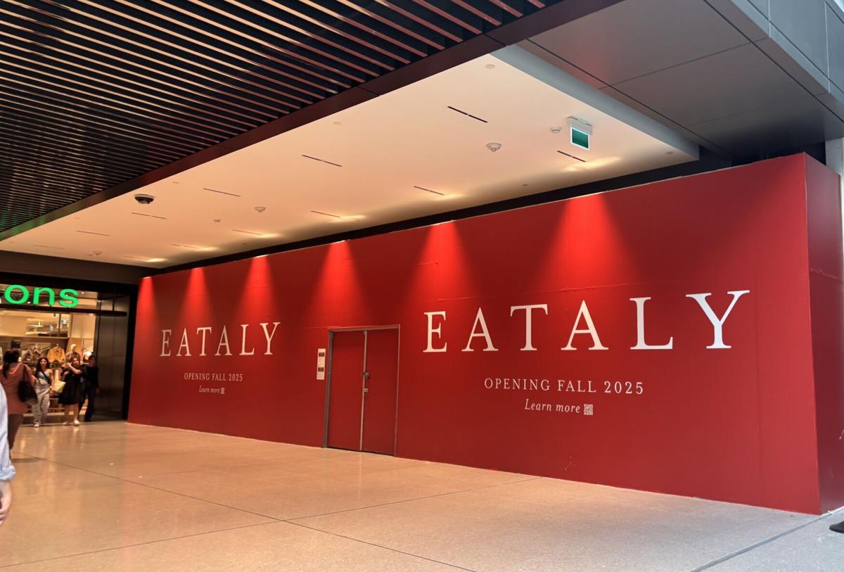 When is Eataly opening at the Toronto Eaton Centre?
