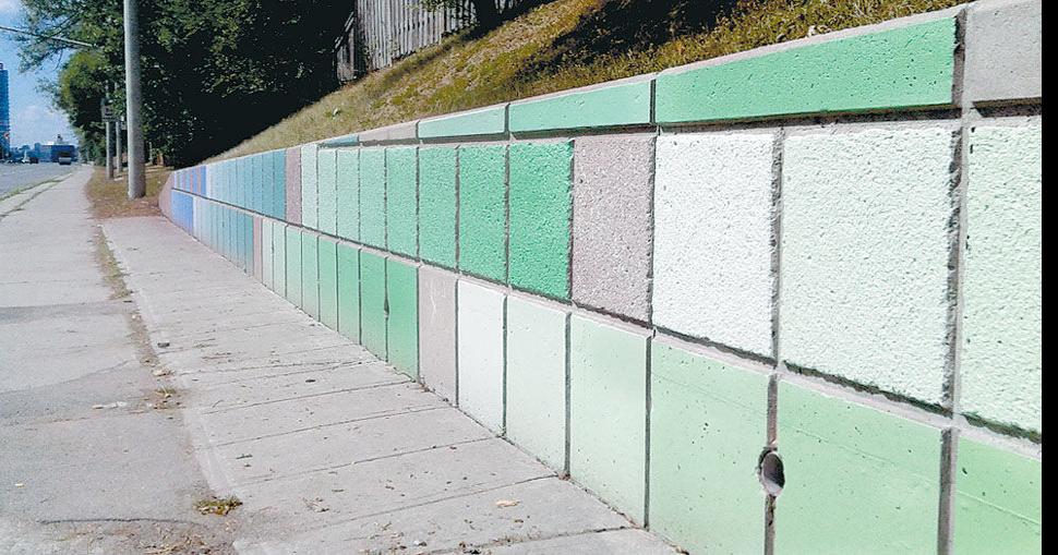 Grey retaining wall on Don Mills Road to be covered with a mural | News ...