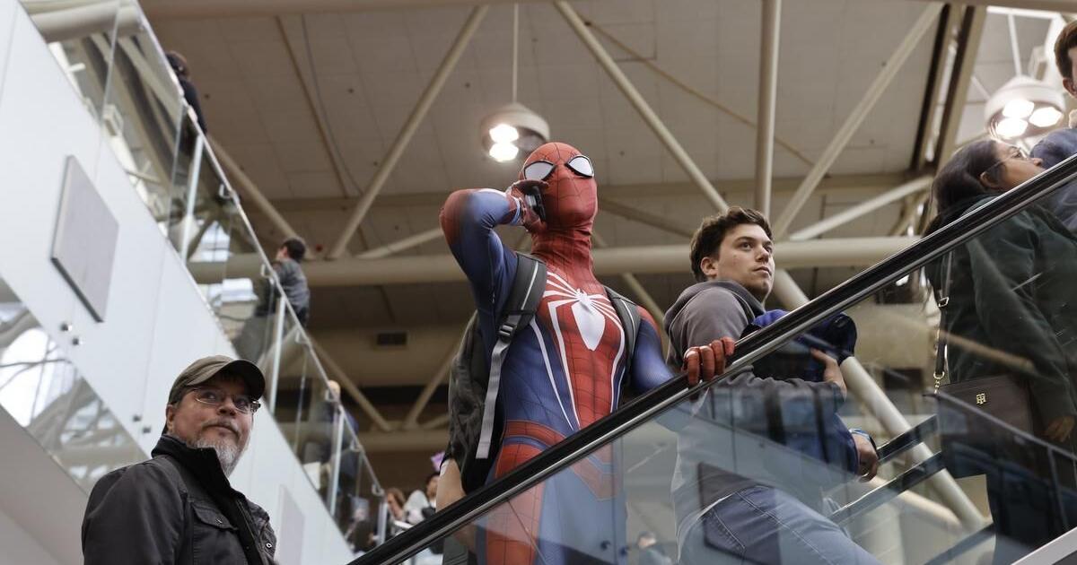 Comicon Toronto photo ops with celebrities will cost you