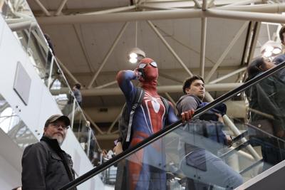 Comicon Toronto photo ops with celebrities will cost you