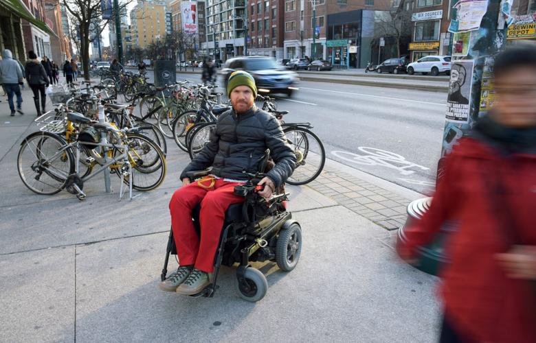 sidewalk width toronto