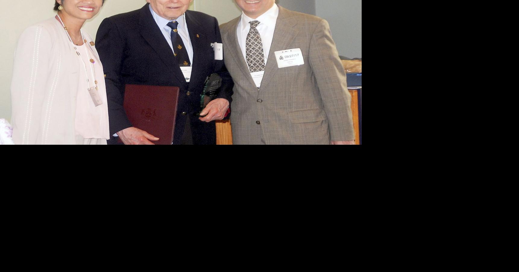 uReport: Ophthalmologist Dr. John Fowler receives career award