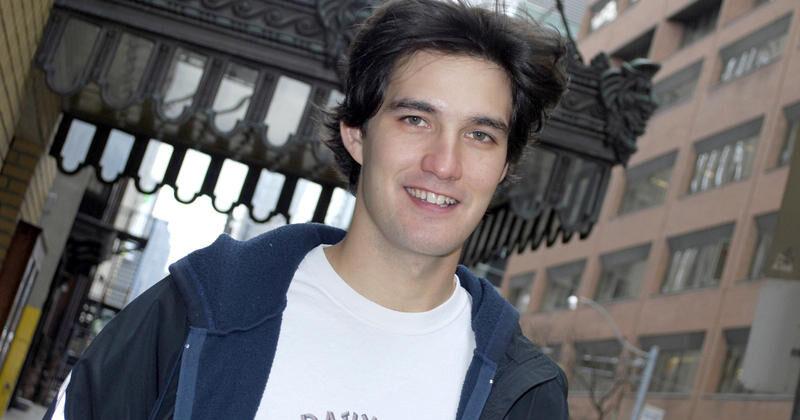 Jeff Irving takes the stage as Robin Hood