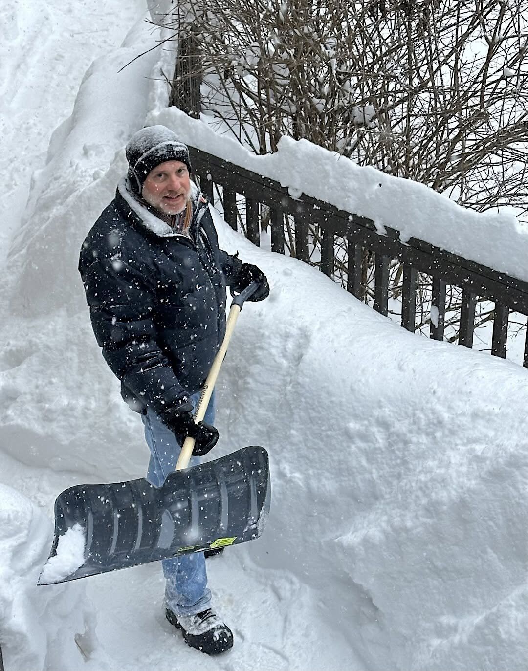 Spike in heart attacks linked to shovelling snow in Ontario