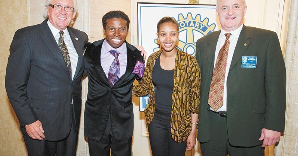 Toronto Argonauts hand scholarship to George Harvey Collegiate student