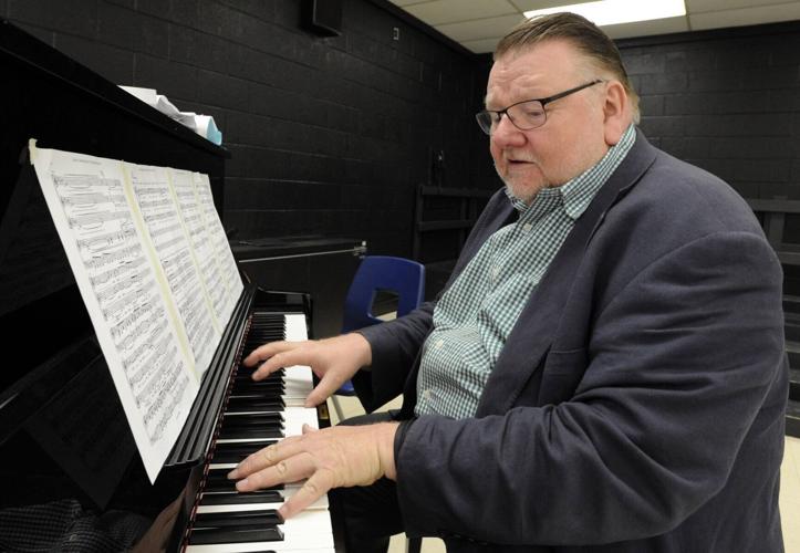 PHOTO SHOOTS: Ben Heppner gives students something to sing about