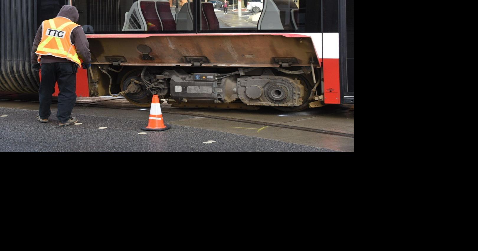 UPDATE: TTC streetcar service resumes after derailment on St. Clair Ave.