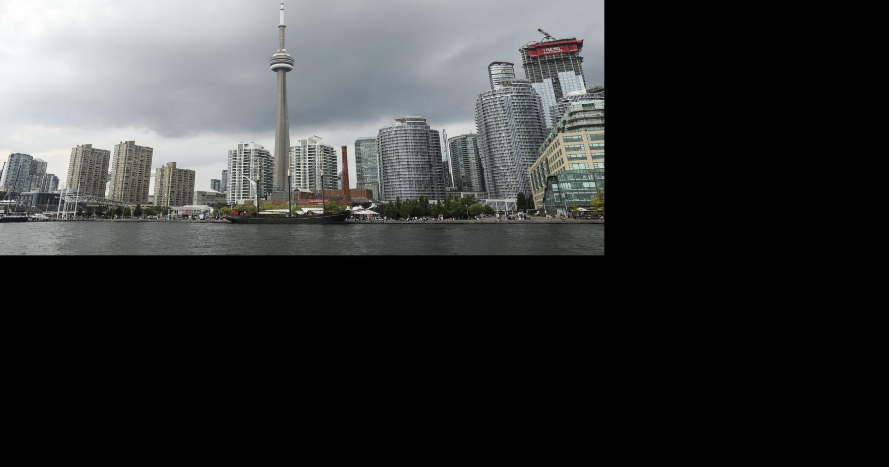 Toronto firefighters douse ‘smouldering’ fire in CN Tower antenna