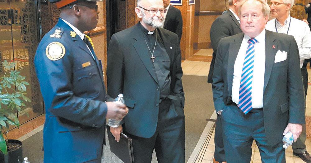 Chief Mark Saunders tells Pride Toronto that playing active role in ...