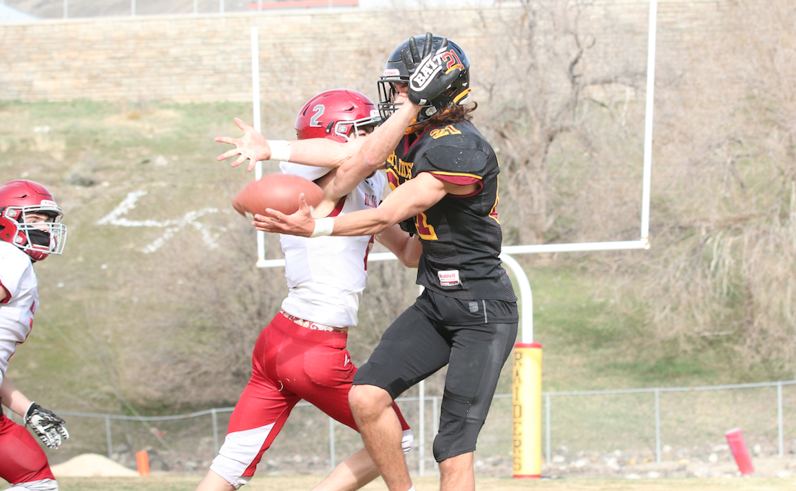 Okanogan’s defense holds Raiders offense down in scrappy matchup of the ...