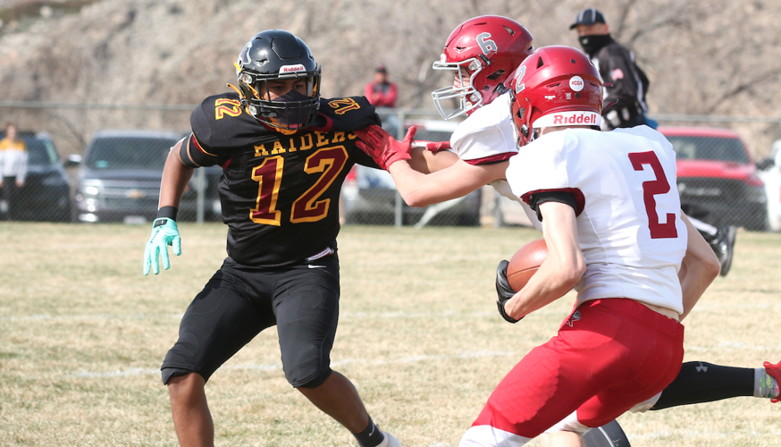 Okanogan’s defense holds Raiders offense down in scrappy matchup of the ...