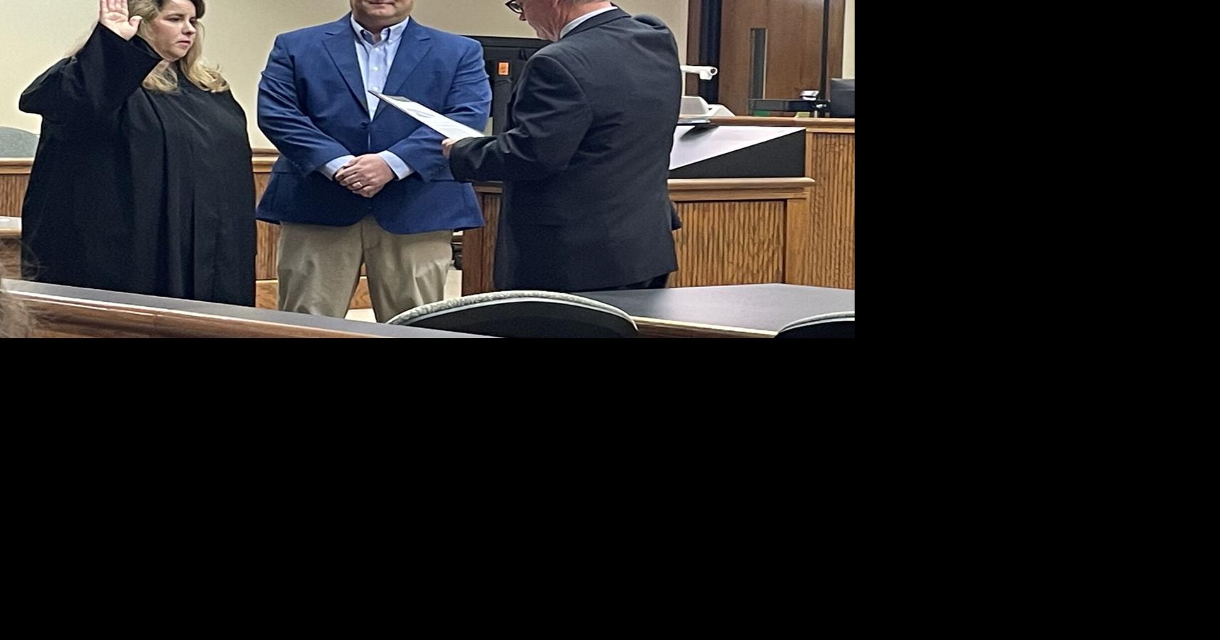 Moore sworn In as Marshall, Calloway Circuit Judge | News ...