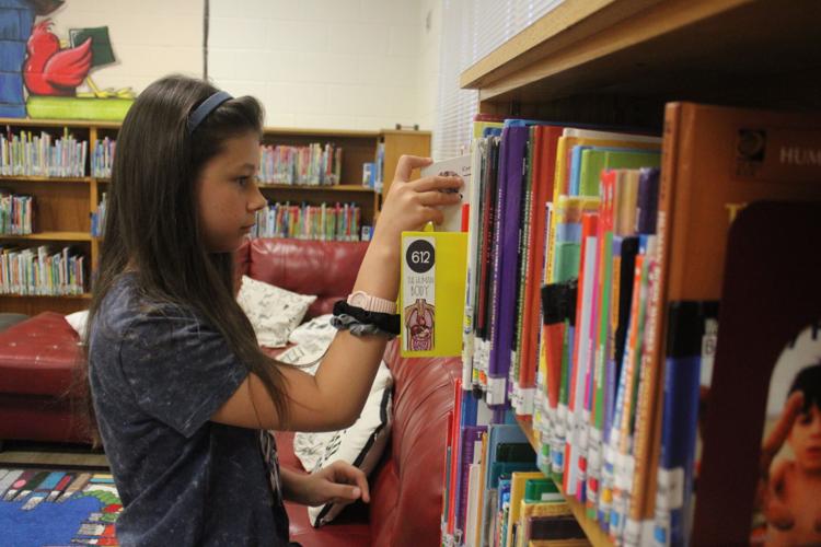 Students, parents meet teachers at Hickory Flat Elementary School open ...