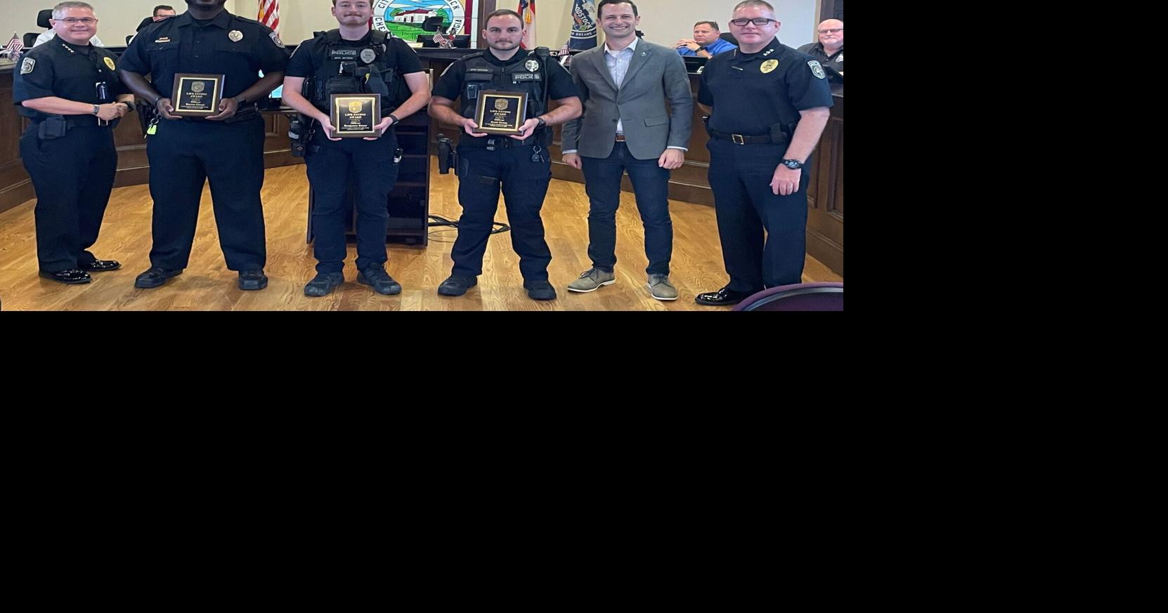 Woodstock officers honored for saving lives | Local News ...