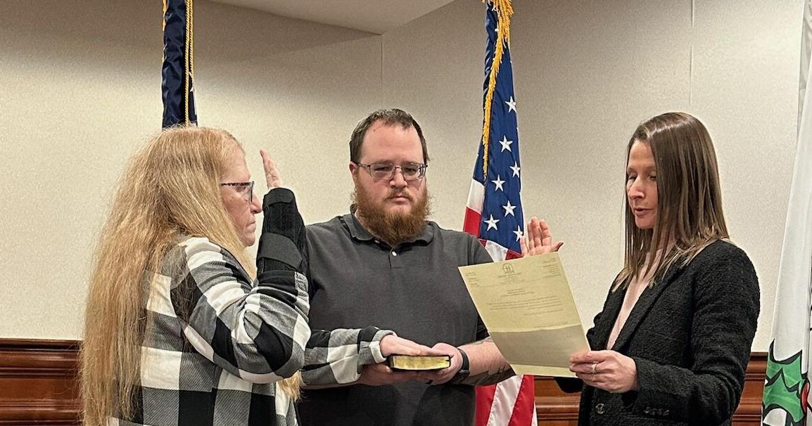 Holly Springs Councilwoman Dee Phillips sworn in to serve new term ...
