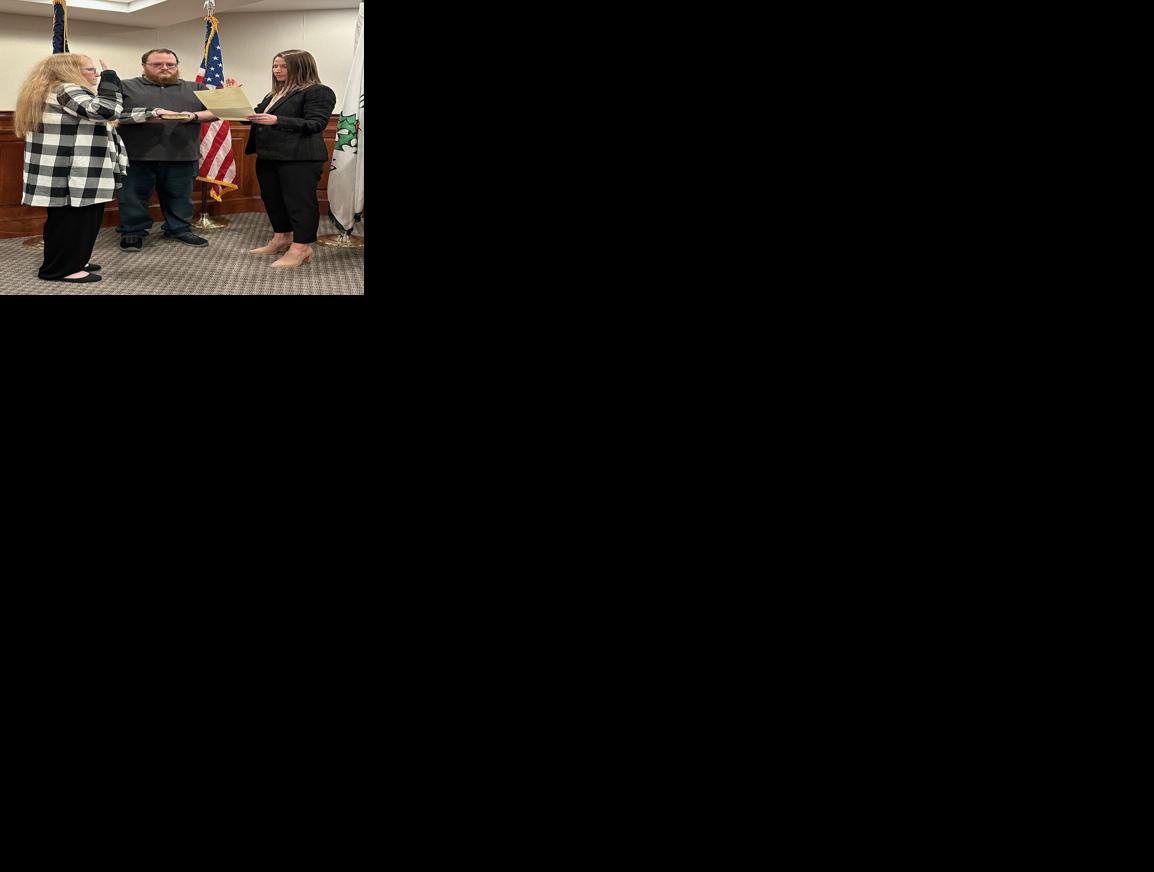 Holly Springs Councilwoman Dee Phillips sworn in to serve new term ...