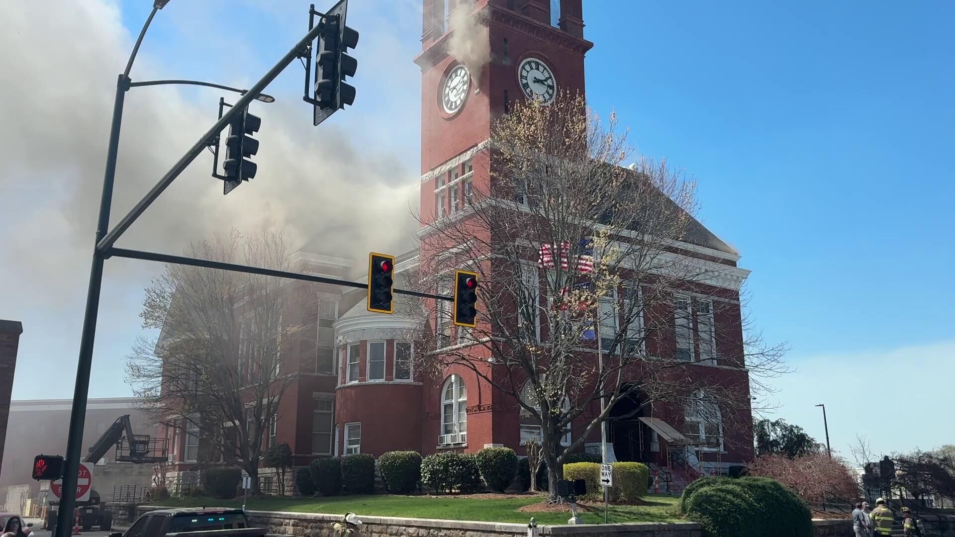 'Devastating': Floyd County's 1892 courthouse goes up in flames | Local ...