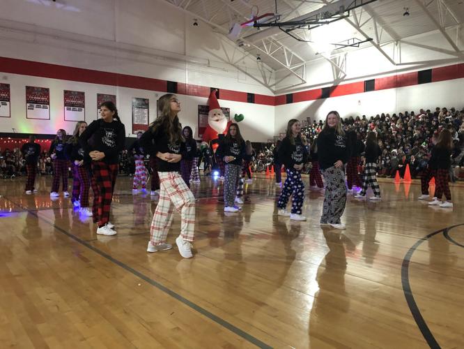 Teasley Middle School students show holiday spirit and donates ...