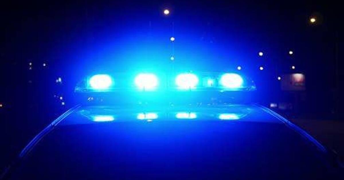 Flashing blue lights: Fake cops rob courier | News Extra ...