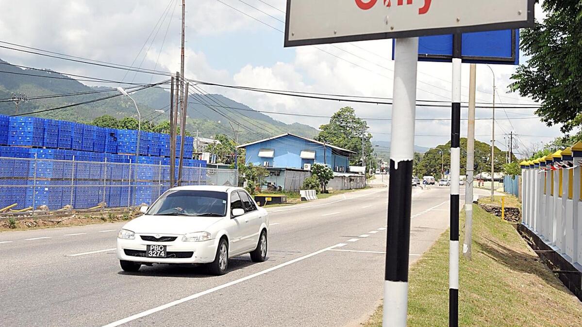 Maxi-Taxi driver robbed along Priority Bus Route in Arima | News Extra ...