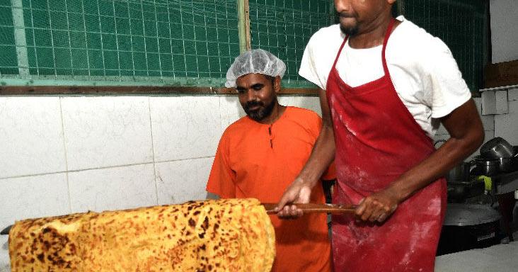 Pepper roti a hot seller | Local Business | trinidadexpress.com