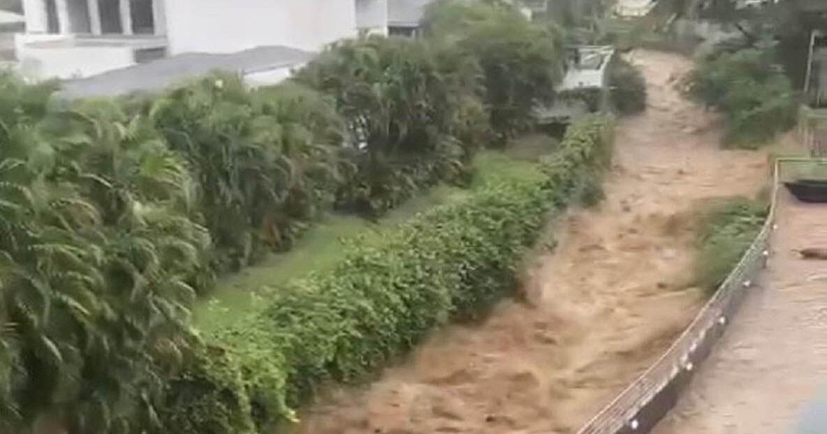 Streets turn to rivers leaving drivers stuck | Local News ...