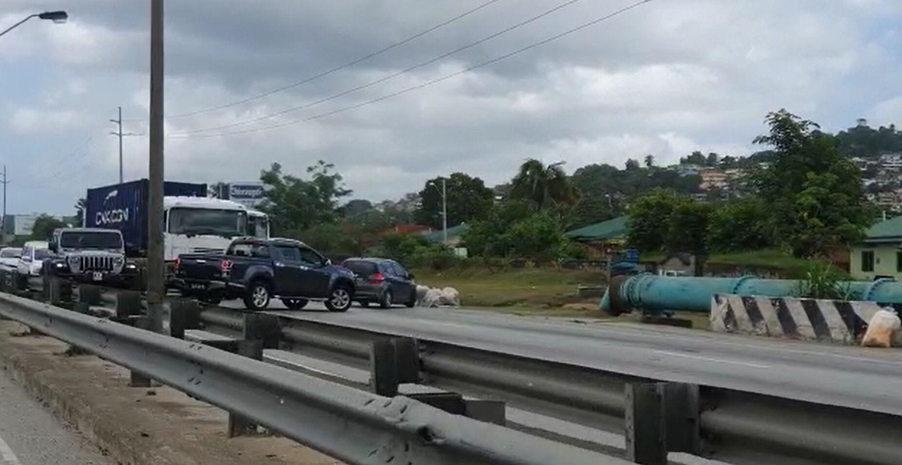 Fear and chaos as Beetham highway, Sealots, PBR blocked in protest ...