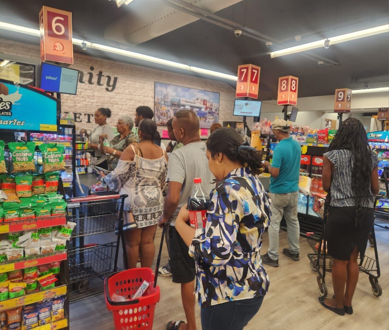 Big crowds at supermarkets | Local News | trinidadexpress.com