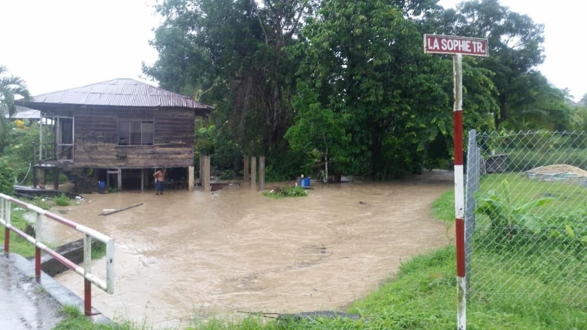 Flood fear in Central.....Caparo River burst its banks | Local News ...