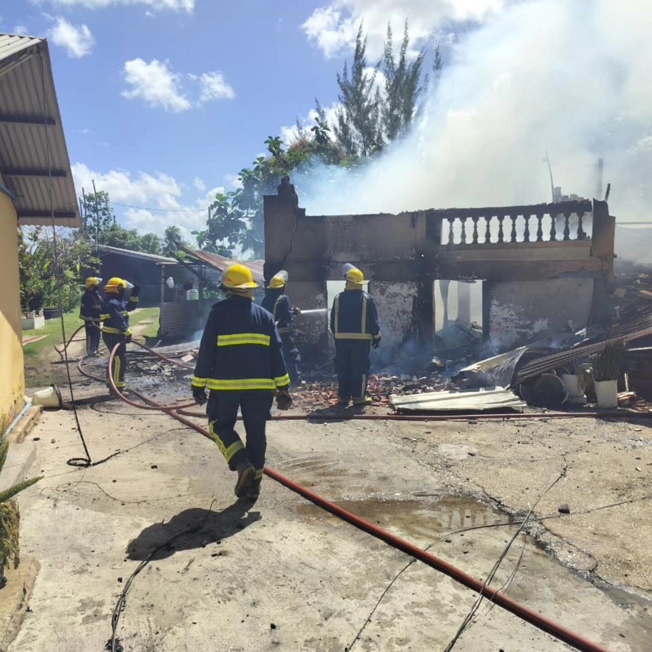 Raging fire: House collapses before help arrives | News Extra ...