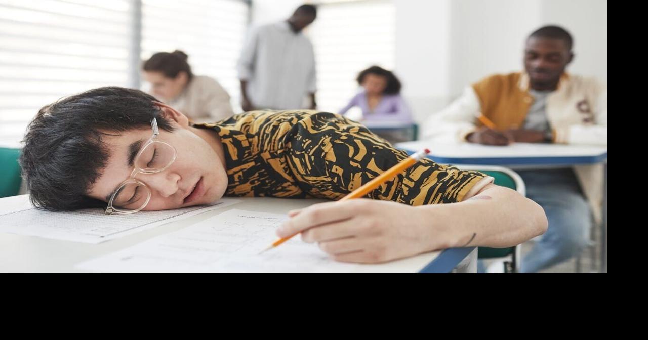 Sleeping in on the weekends can boost teen mental health: study ...