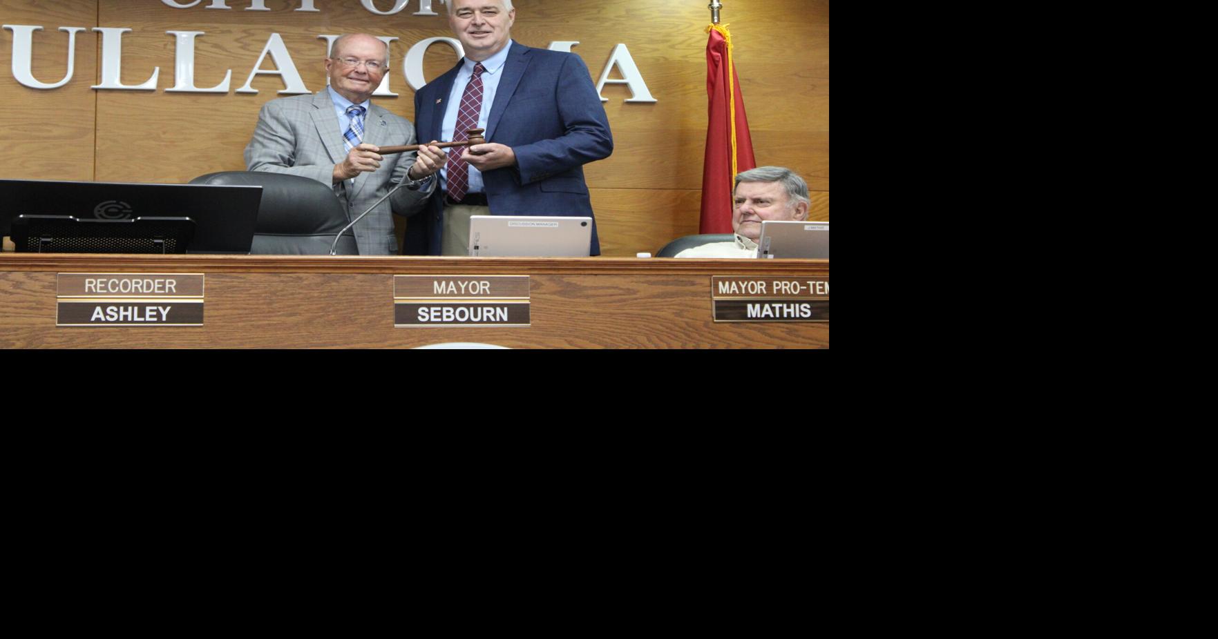 Changing of the guard: New mayor and aldermen sworn in | Local News ...