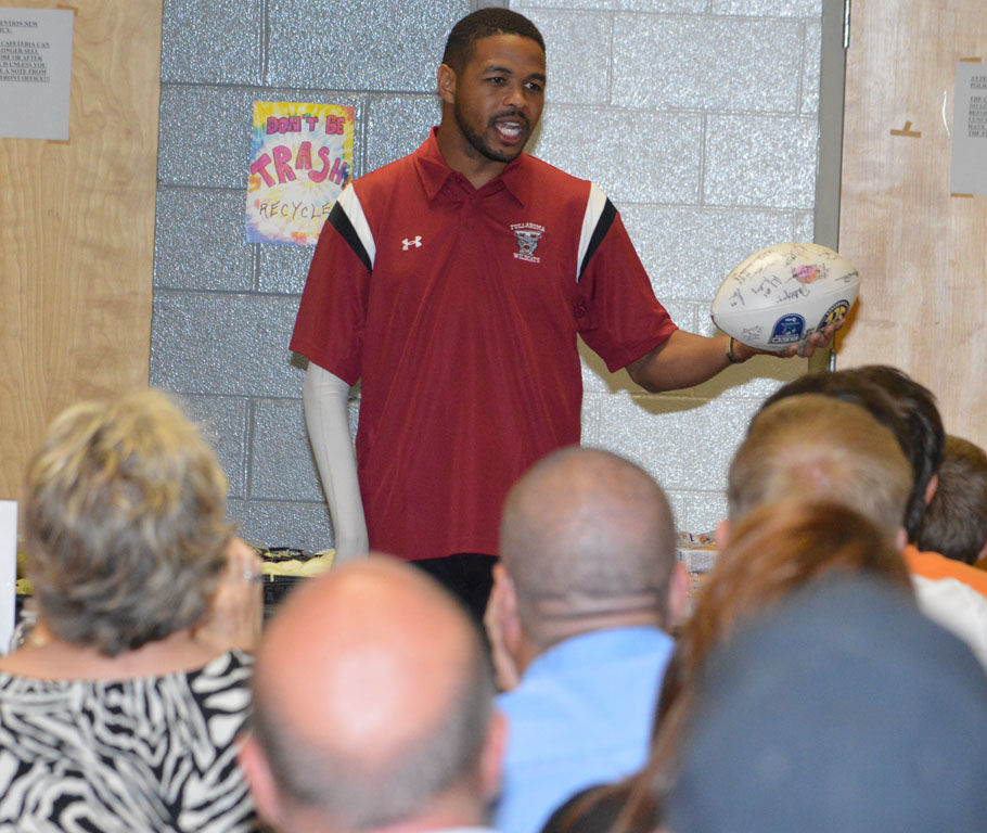 Inky Johnson delivers powerful message to Wildcats football team ...