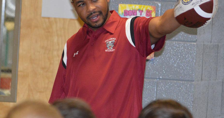 Inky Johnson delivers powerful message to Wildcats football team ...