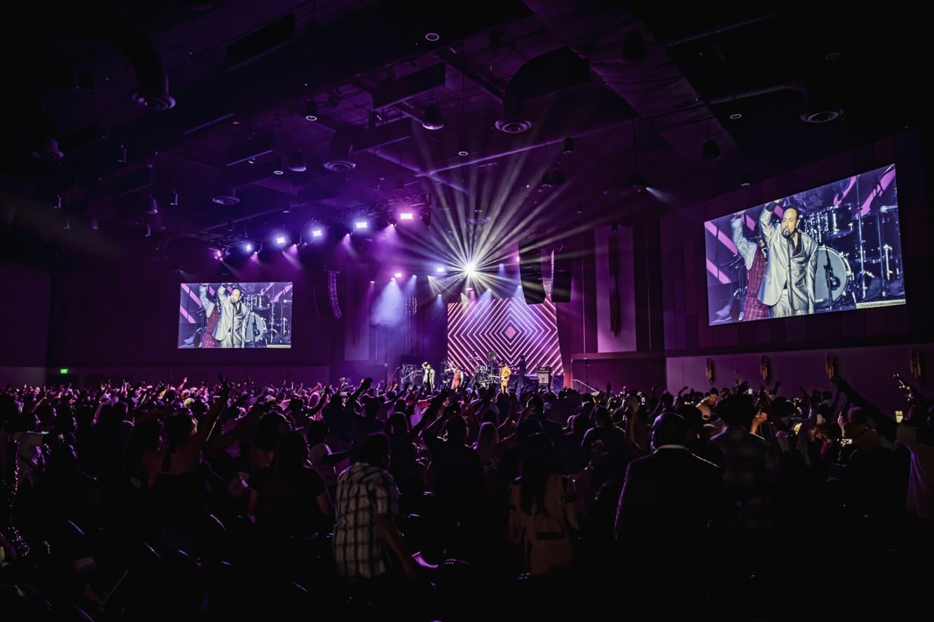 Scenes from Morris Day and The Time at Skyline Event Center at Osage ...