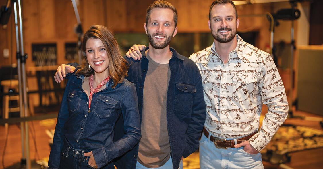 ‘OklaHome for Christmas:' Sibling trio Voth records new Tulsa Christmas ...