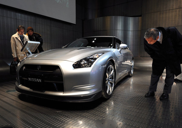 Sporty Nissan GT-R named top car of 2009 by magazine
