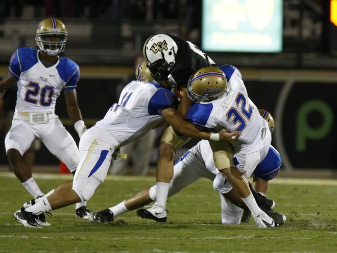 Tulsa's Dock makes up for small size with big play